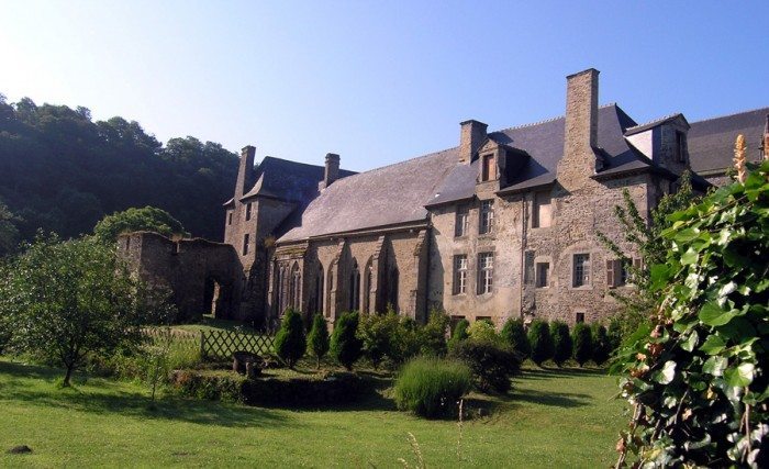 L’Abbaye de Léhon, trésor patrimonial à deux pas de Dinan