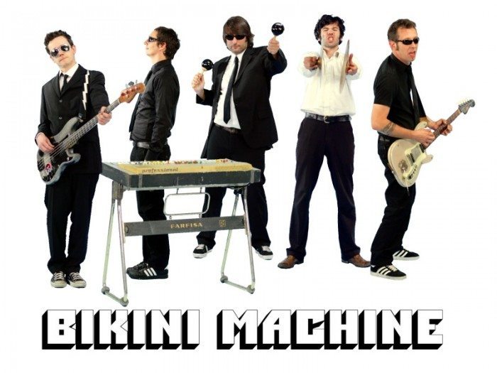 Avec Bang on Time Bikini Machine clash le temps