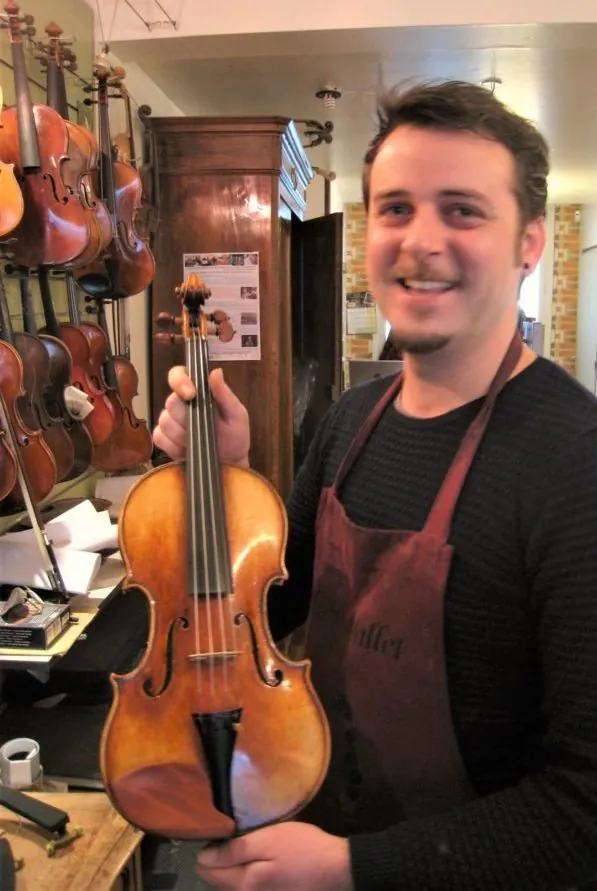 Rennes. ALEXANDRE MALLET luthier rue Saint-Hélier | Rennes news actus