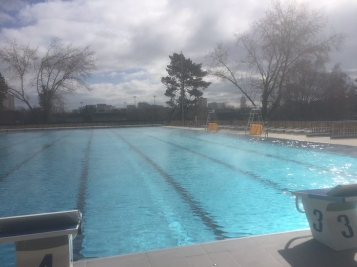 RENNES 13 JANVIER. OUVERTURE DU BASSIN NORDIQUE DE LA PISCINE DE BREQUIGNY