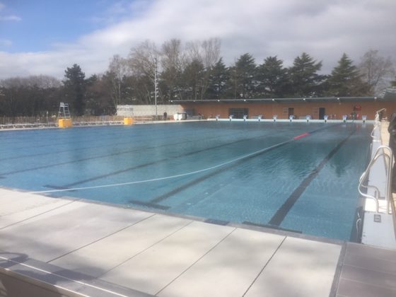 RENNES 13 JANVIER. OUVERTURE DU BASSIN NORDIQUE DE LA PISCINE DE BREQUIGNY