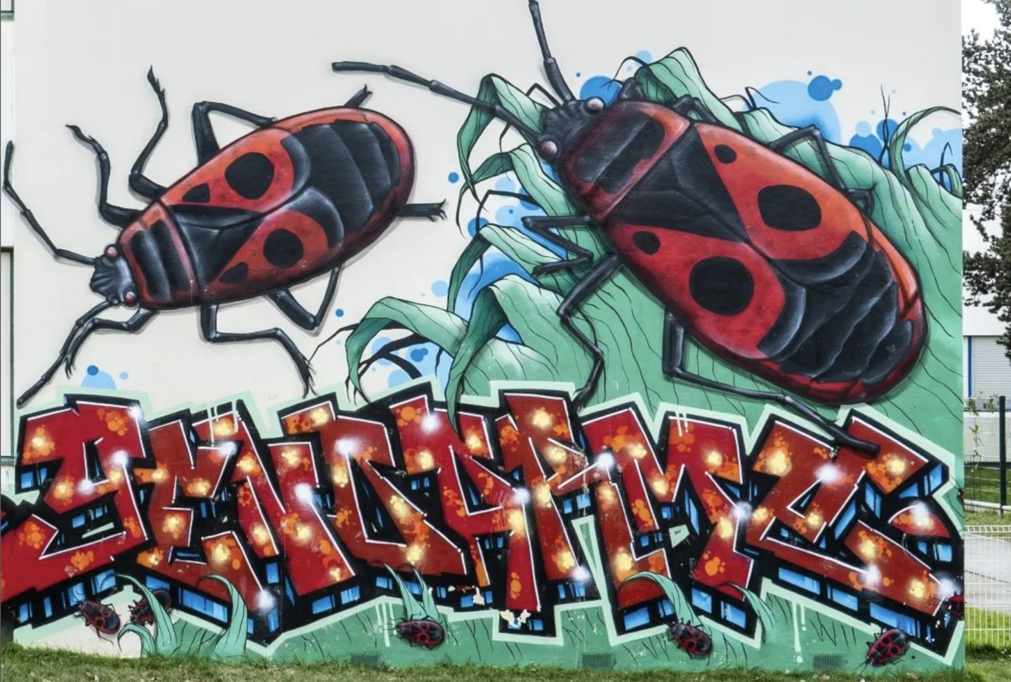 Rennes. Une fresque de Moore (Safari Graffiti) sous le bâtiment-pont ...