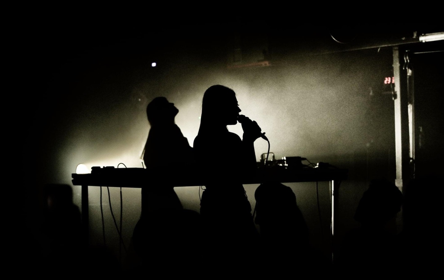 Minuit Machine. 24, un album entre EBM et dark wave qui confirme le ...