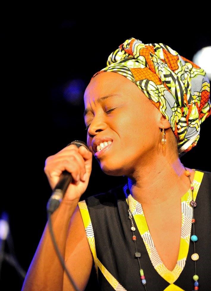 Josselin. La chanteuse Tita Nzebi sur la scène de l’Écusson | Morbihan ...