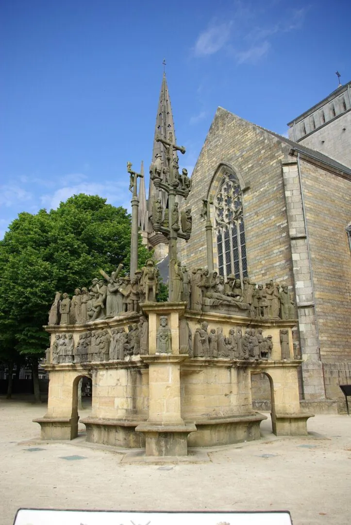 Bretagne. Un riche patrimoine de calvaires bretons dont 7 monumentaux