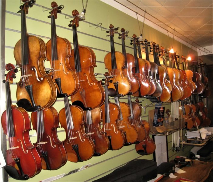 Rennes. ALEXANDRE MALLET luthier rue Saint-Hélier | Rennes news actus