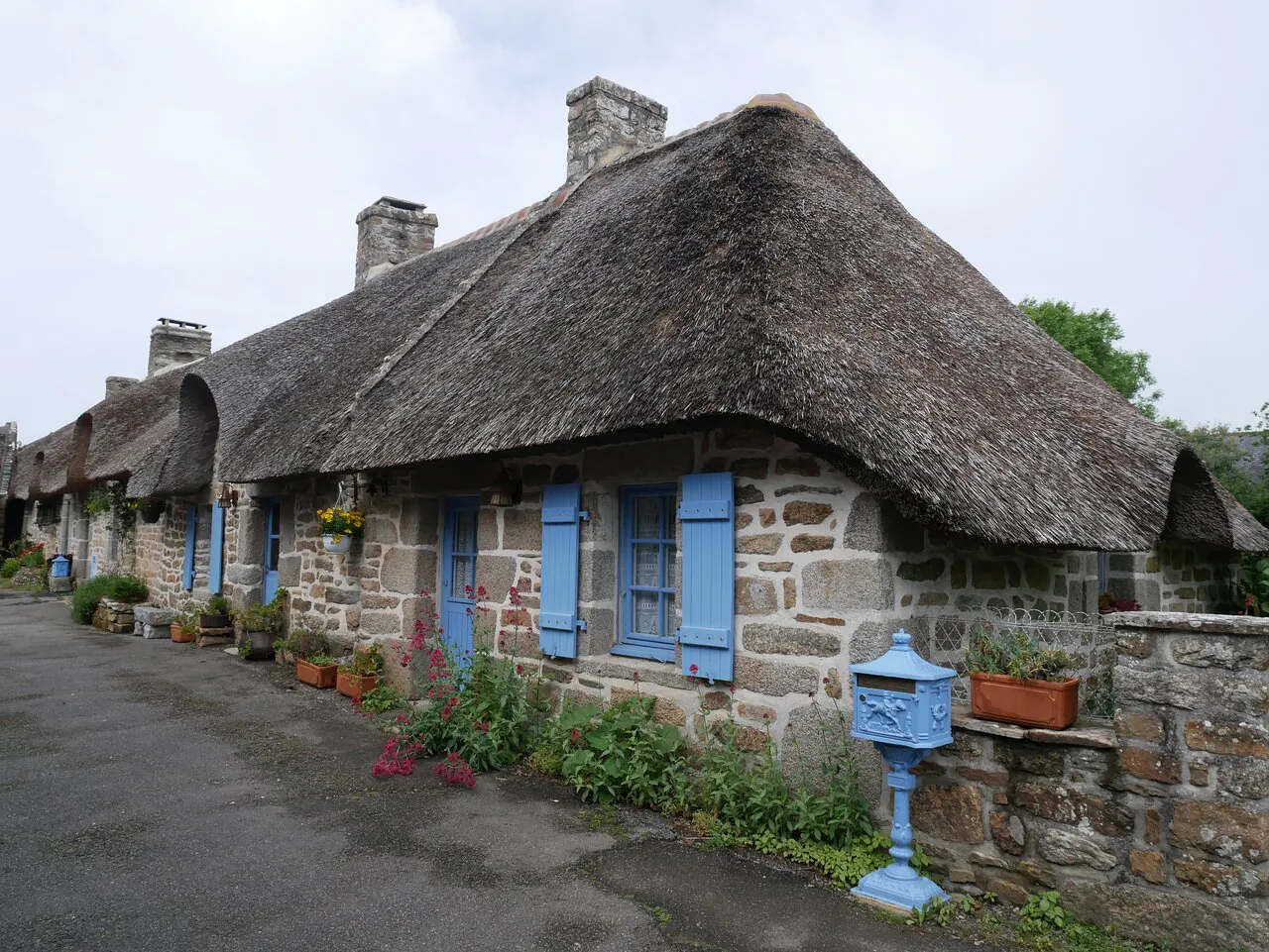 Bretagne. La toiture en chaume, une tradition conservée par certains ...