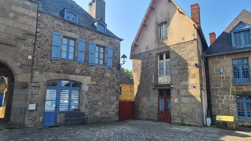 Bazouges-la-Pérouse. Une petite cité de culture et de patrimoine en ...