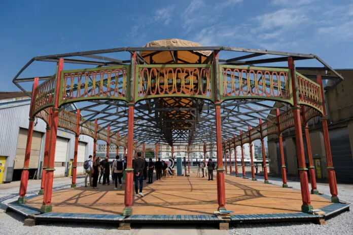 Rennes. Un été au Grand Huit : manèges, arts forains et guinguette à ...