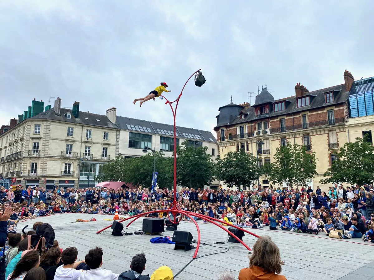 TDN 2024. Rouge Merveille, expérience poétique et méditative 6 mètres ...