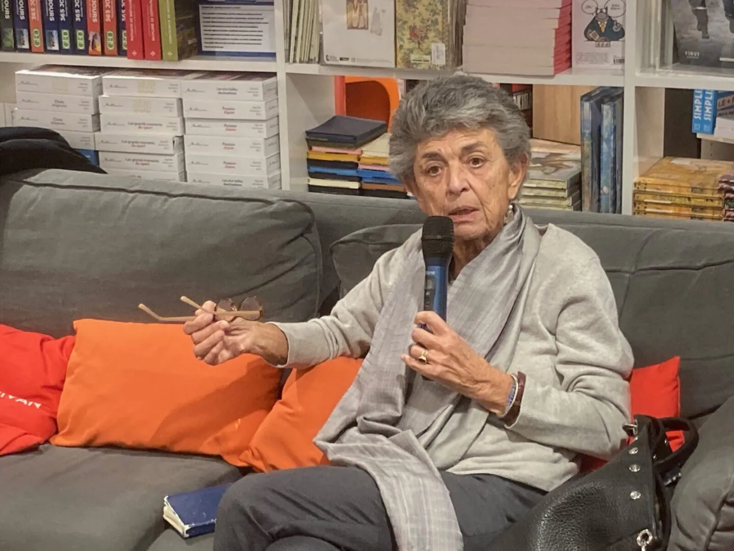 La double impasse, l’universel à l’épreuve des fondamentalismes religieux et marchand de Sophie ...