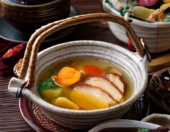 Recettes et mets rares. La soupe Matsutake Dobin Mushi